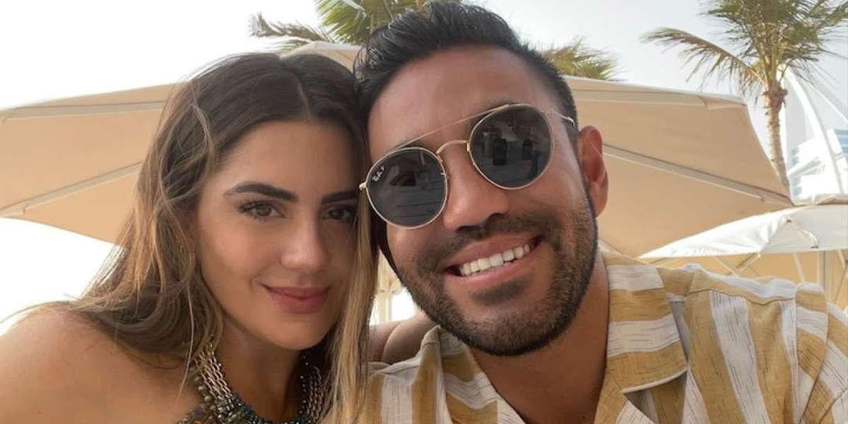 Marco Fabian Y Su Novia